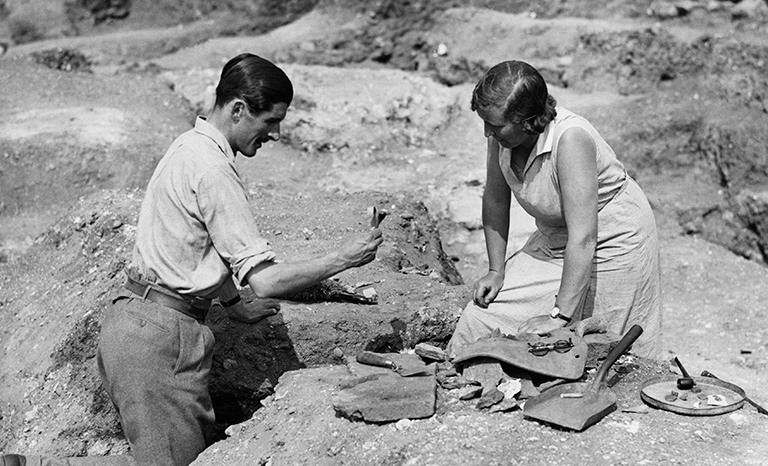 What Do Archaeologists 1960