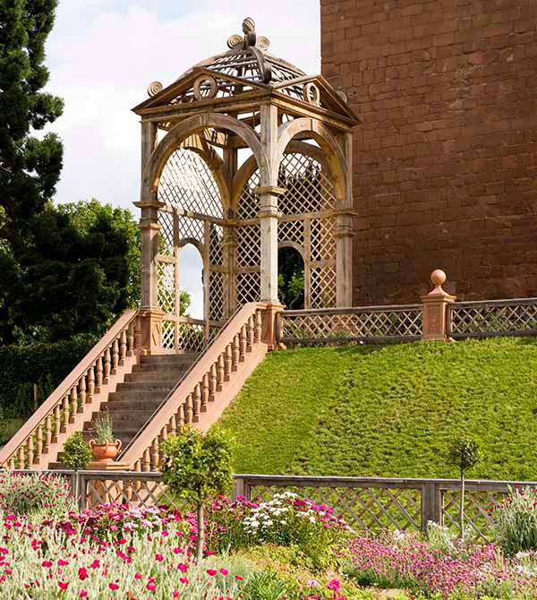 Kenilworth Elizabethan Garden | English Heritage