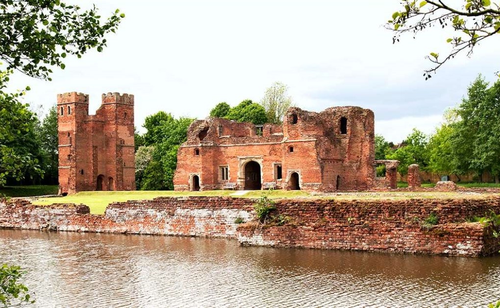 Kirby Muxloe Castle | English Heritage