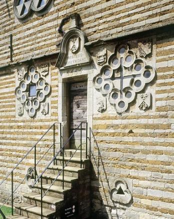 Rushton Triangular Lodge | English Heritage